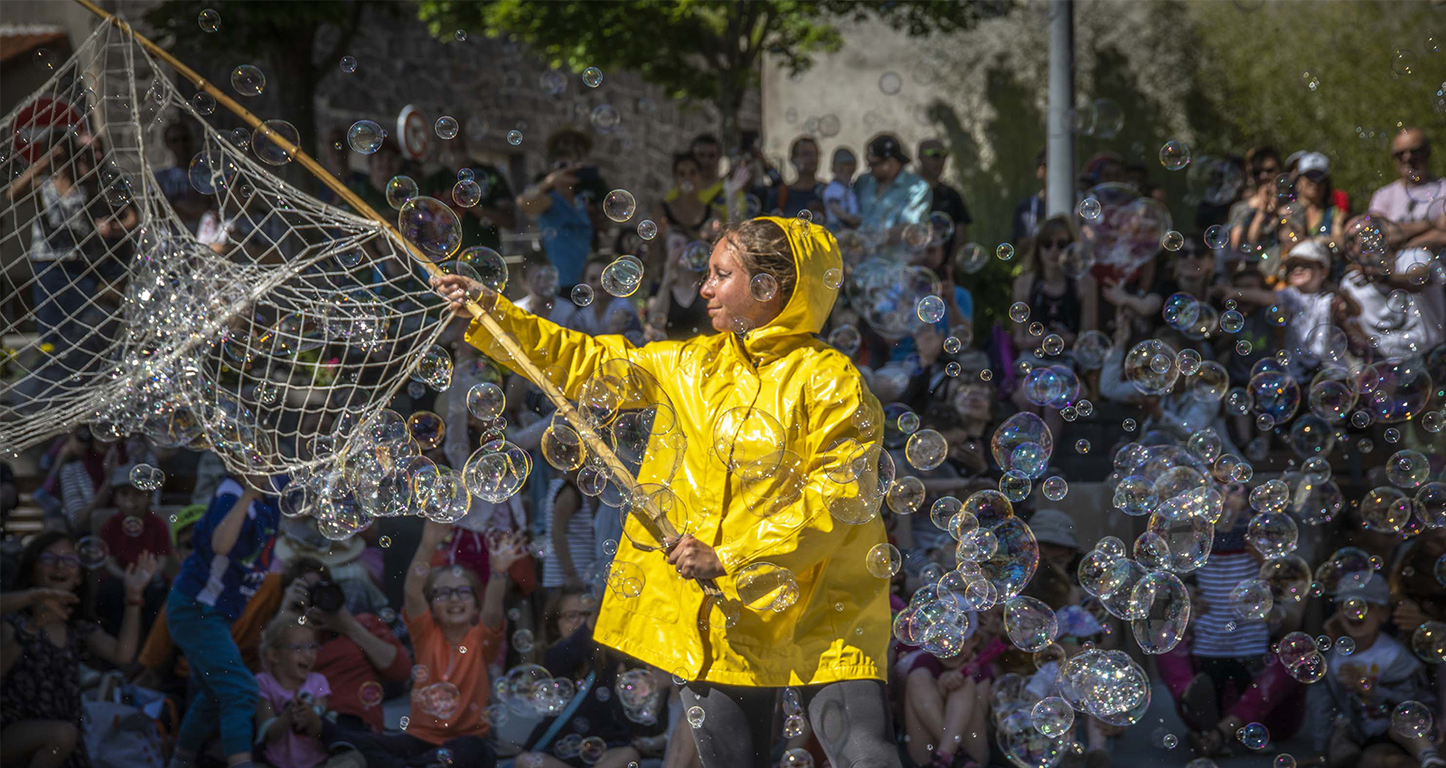 Spectacles - Volvic Volcanic Experience - Bougez, Explorez, Vibrez